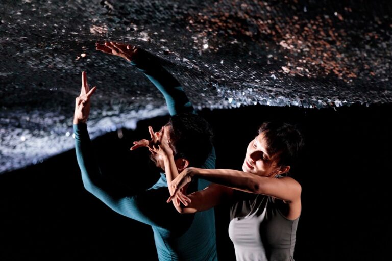 Beyond classicism: No.60 shows what Thai dance could look like - dance ...
